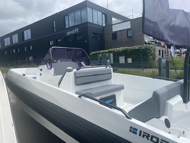 Acheter IRON BOATS 827 démonstration | Port Deun Marine